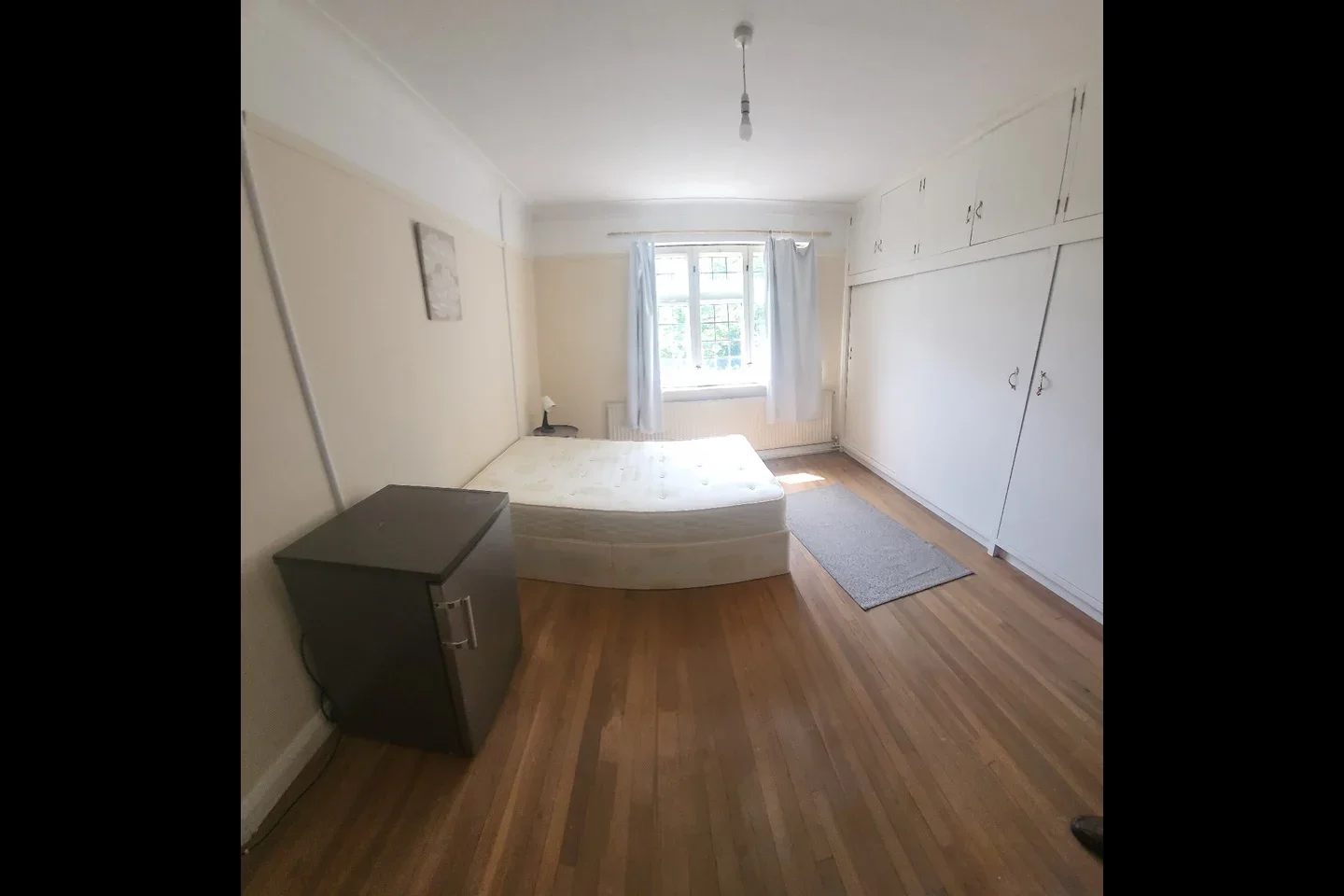 Flat to rent Wyvern Road, Greater London | rentaroof