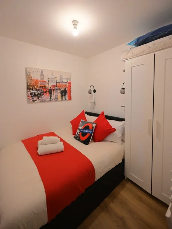 Flat to rent Walworth Road, Greater London | rentaroof