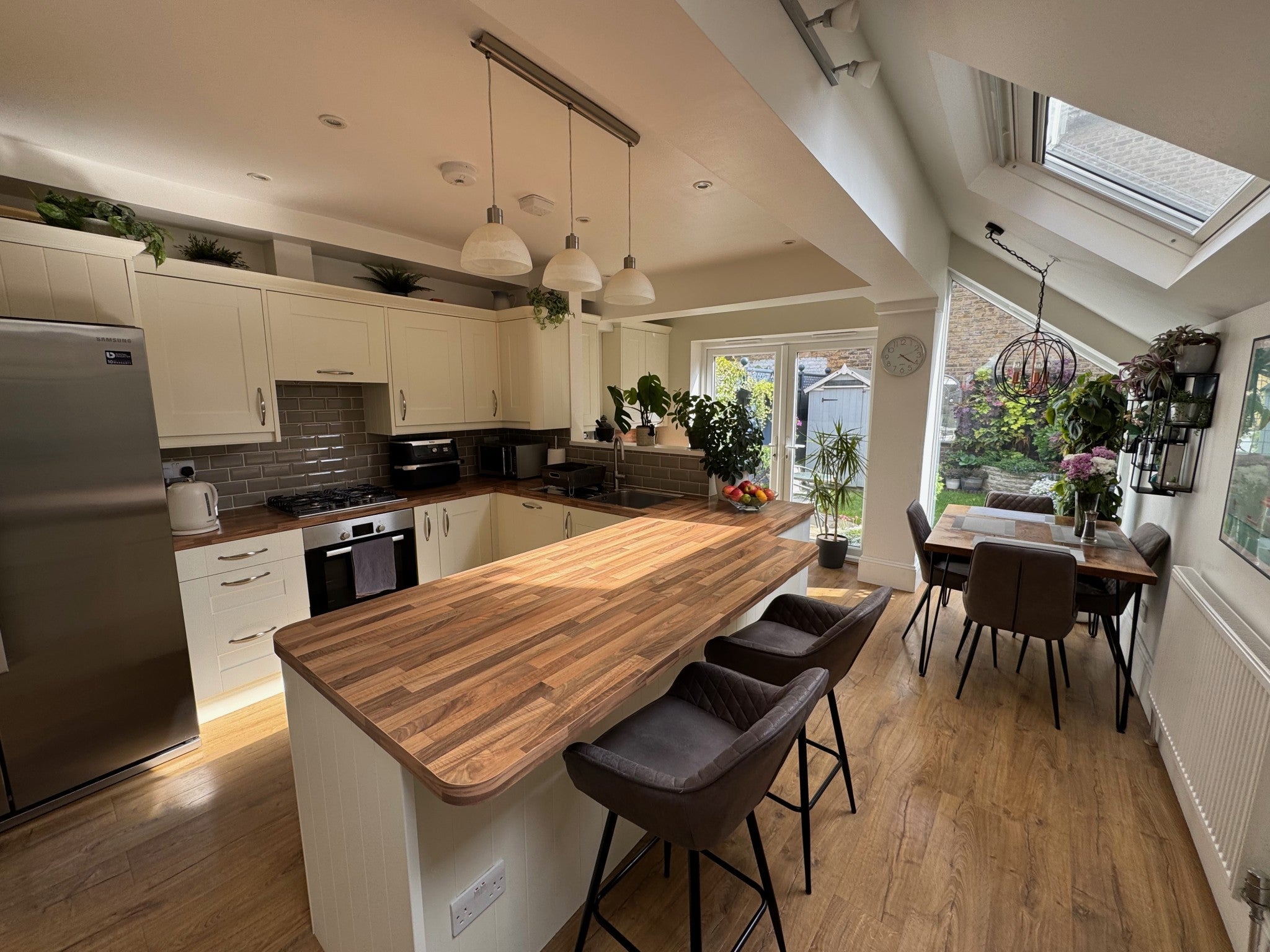 House to rent Holbeach Road, Greater London | rentaroof