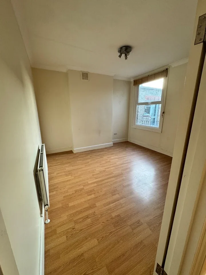 Flat to rent Venetian Road, Greater London | rentaroof