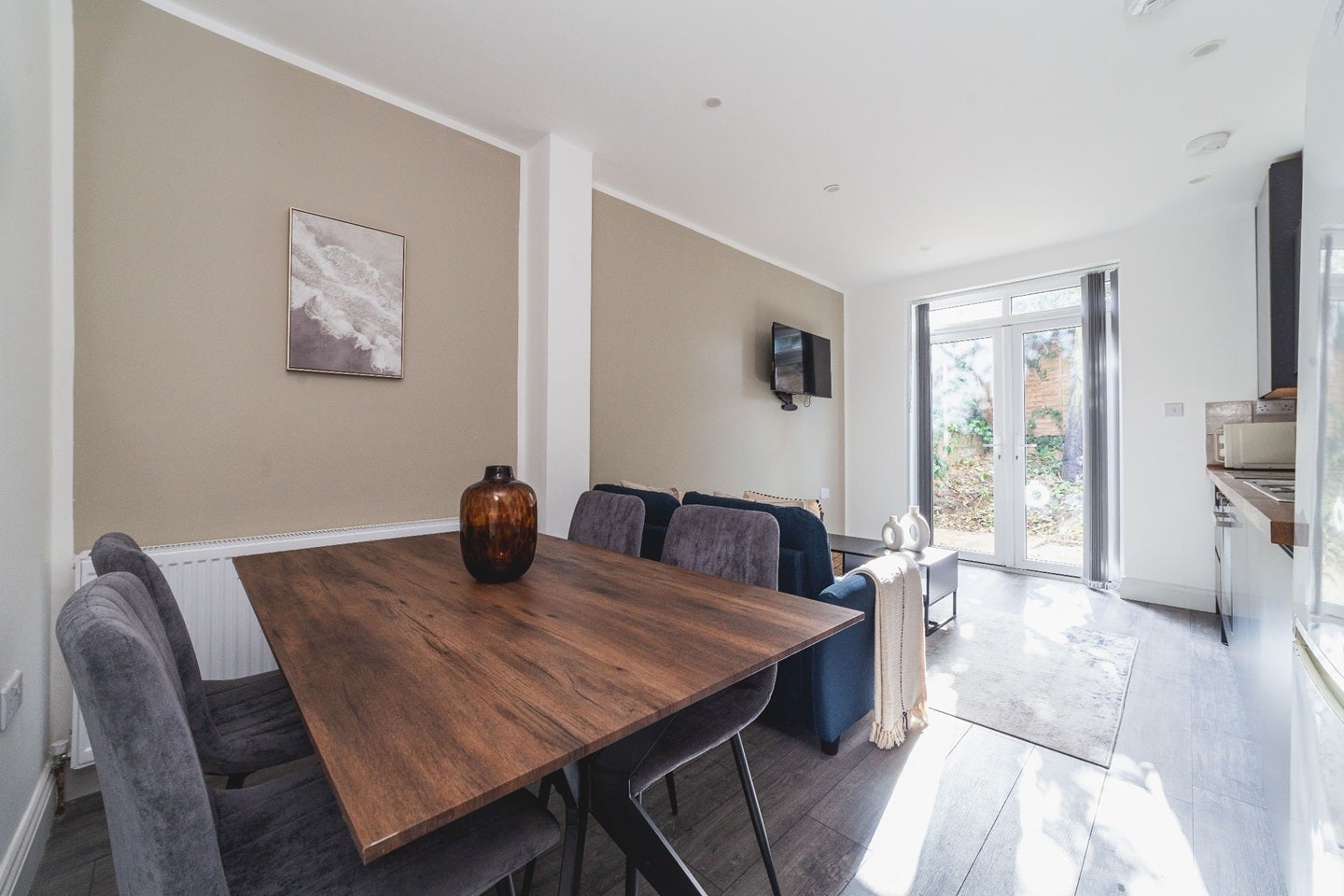 House to rent Llanvanor Road, Greater London | rentaroof