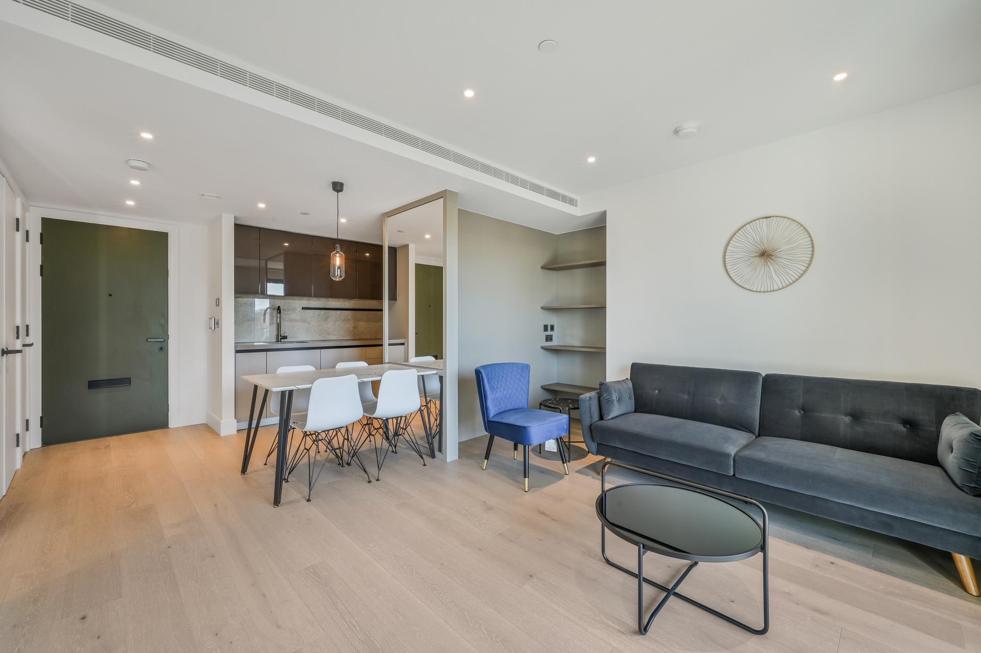 Flat to rent Fountain Park Way, Greater London | rentaroof