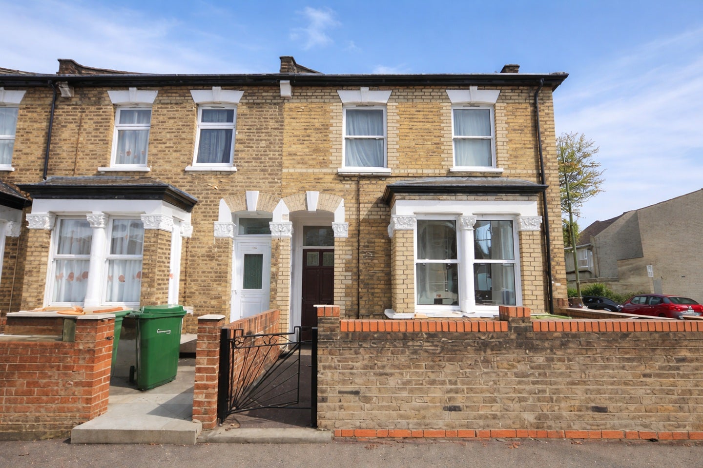 Flat to rent St Stephen's Road, Greater London | rentaroof