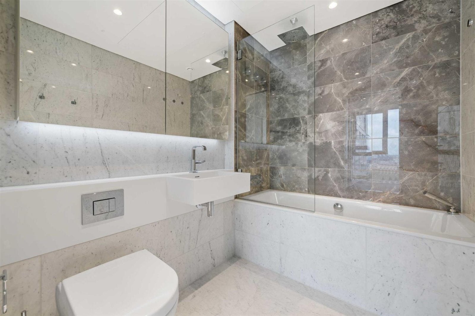 Flat to rent Sutton Walk, Greater London | rentaroof