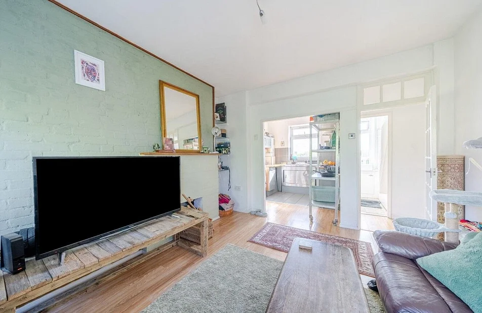 Flat to rent Coll's Road, Greater London | rentaroof