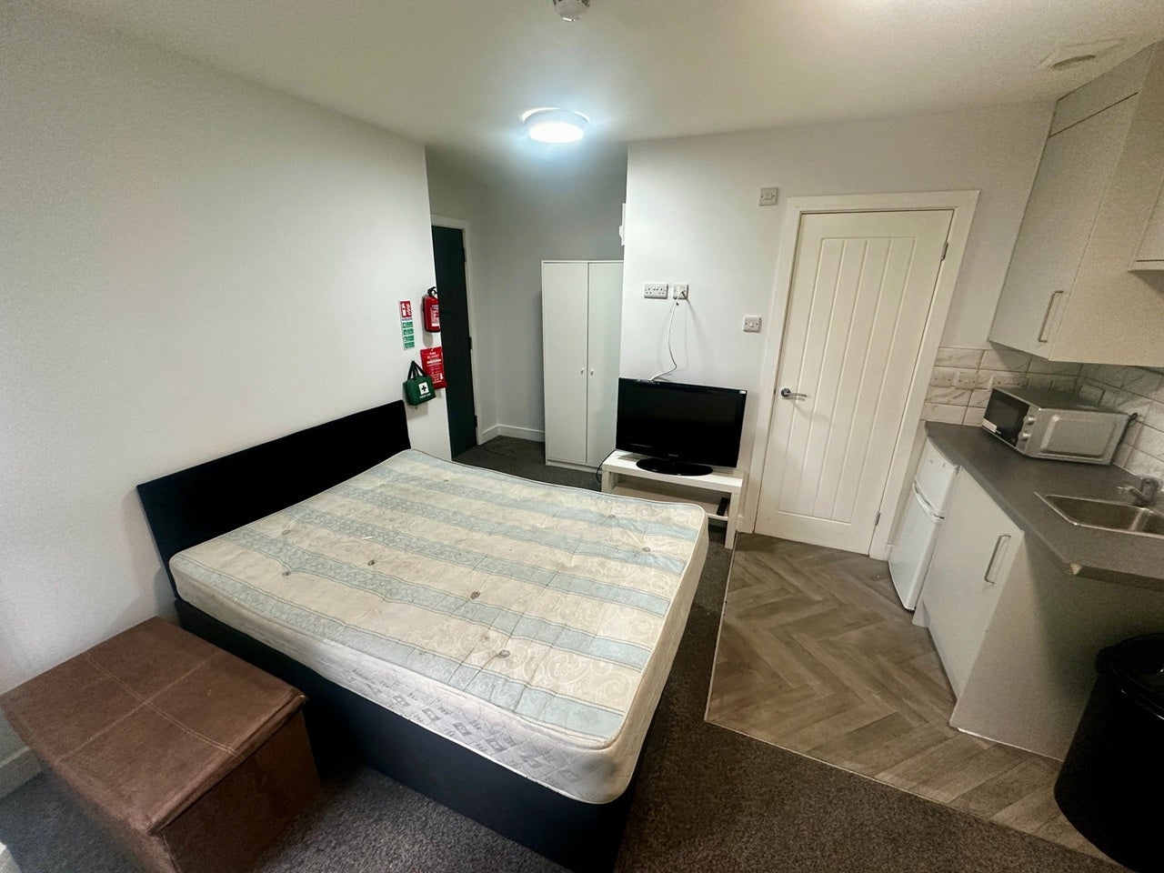 Flat to rent Walsgrave Road, Coventry | rentaroof