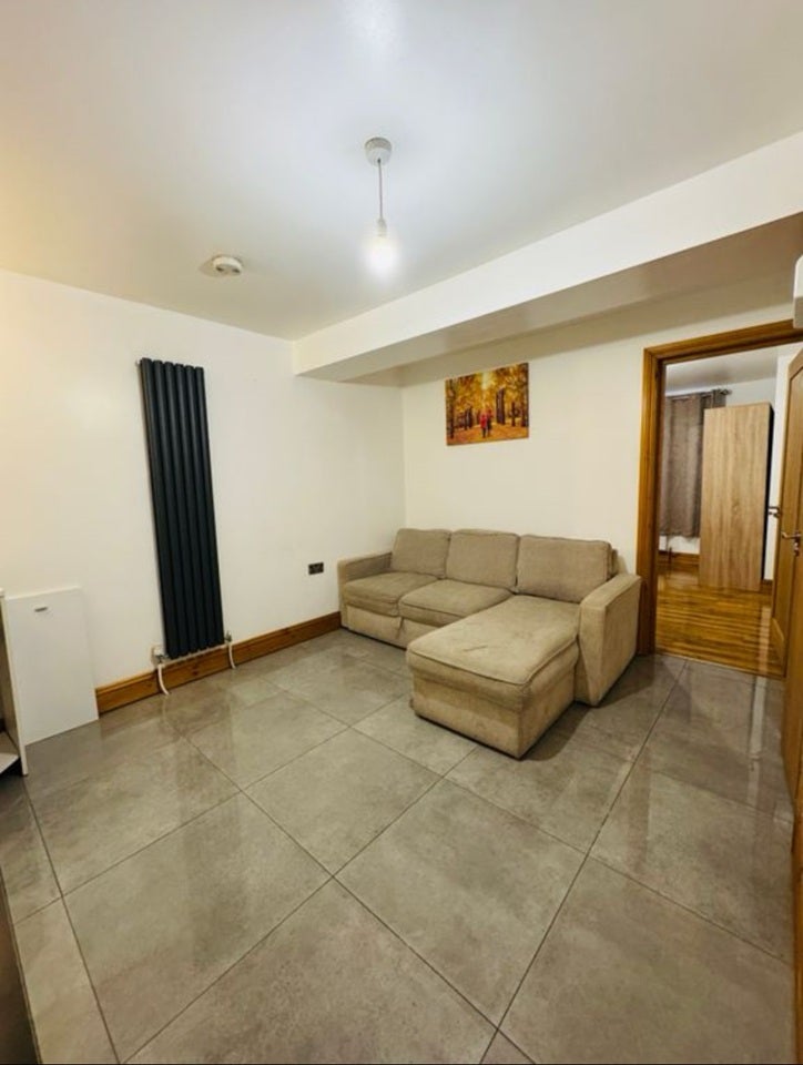 House to rent Paddington Close, Greater London | rentaroof
