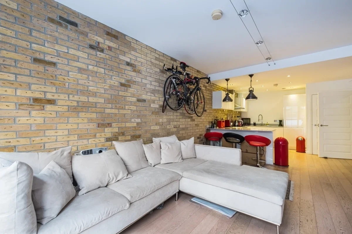 Flat to rent Plumbers Row, Greater London | rentaroof