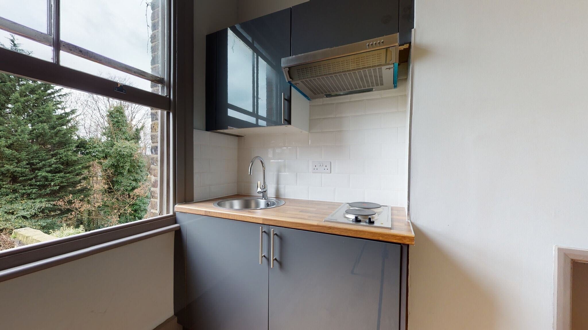 Flat to rent Iverson Road, Greater London | rentaroof