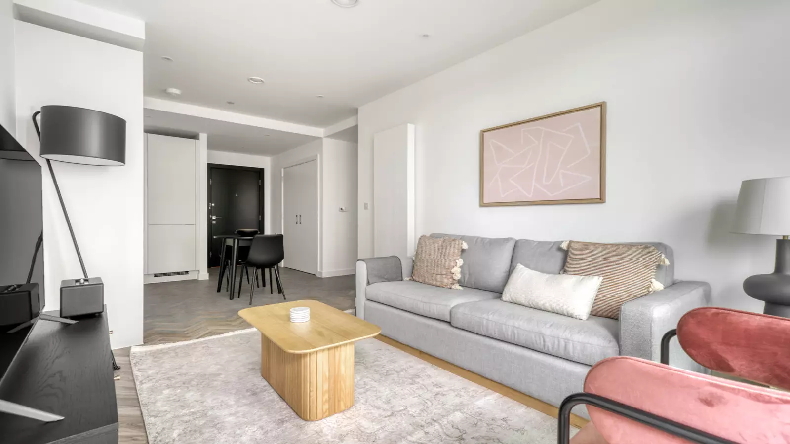 Flat to rent Navigation Road, Greater London | rentaroof