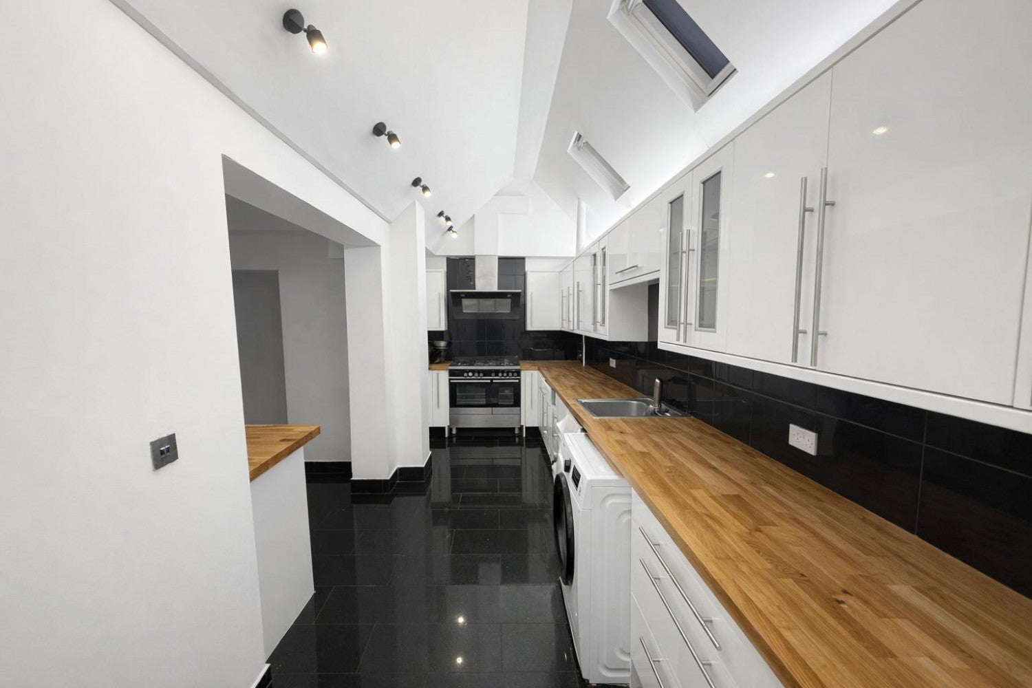House to rent Portland Avenue, Greater London | rentaroof
