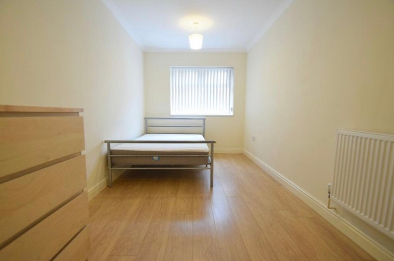 Flat to rent Claude Road, Cardiff | rentaroof
