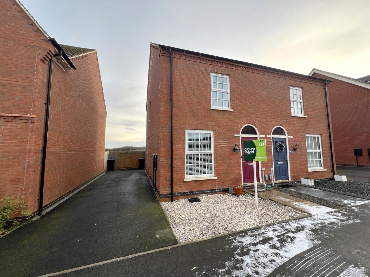 House to rent Lee Drive, Rugby | rentaroof