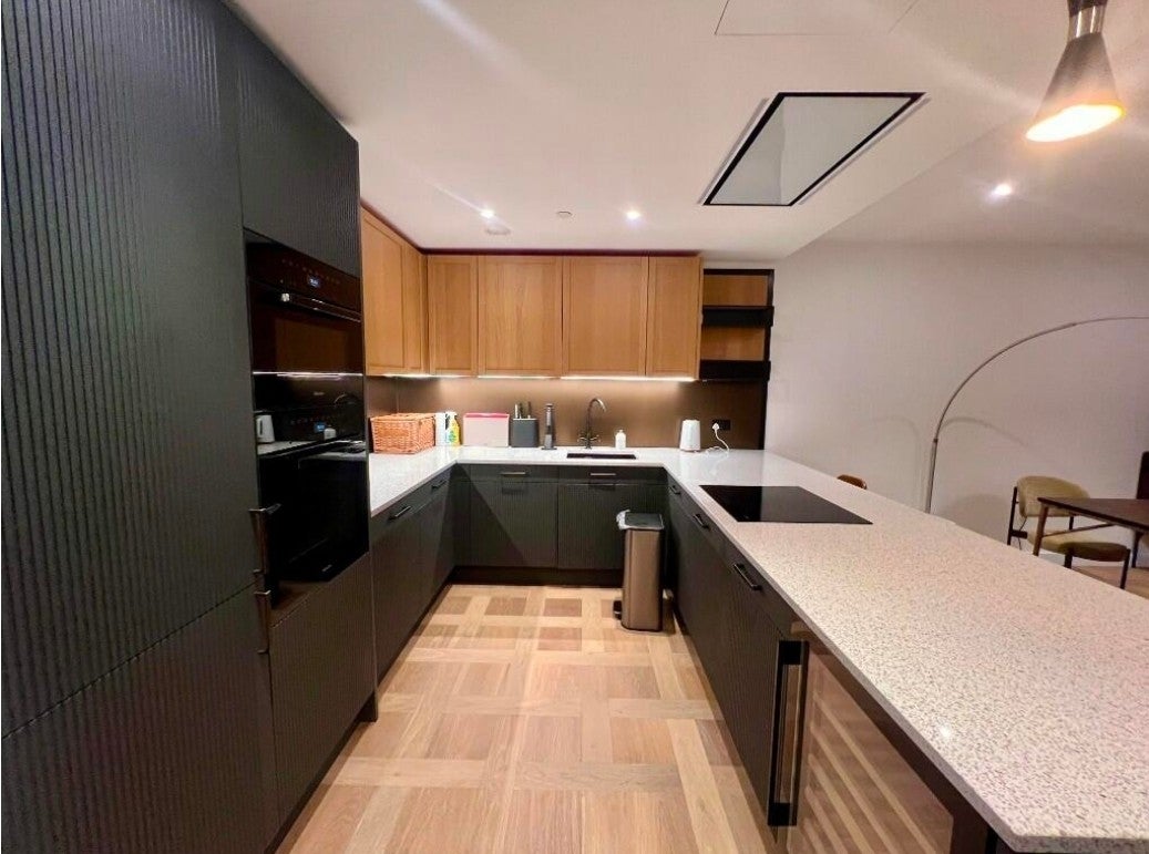 Flat to rent Waterside Promenade, Greater London | rentaroof