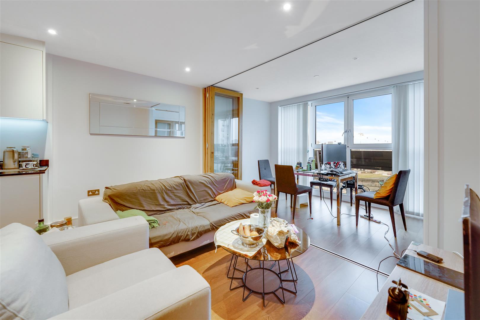 Flat to rent Western Gateway, Greater London | rentaroof