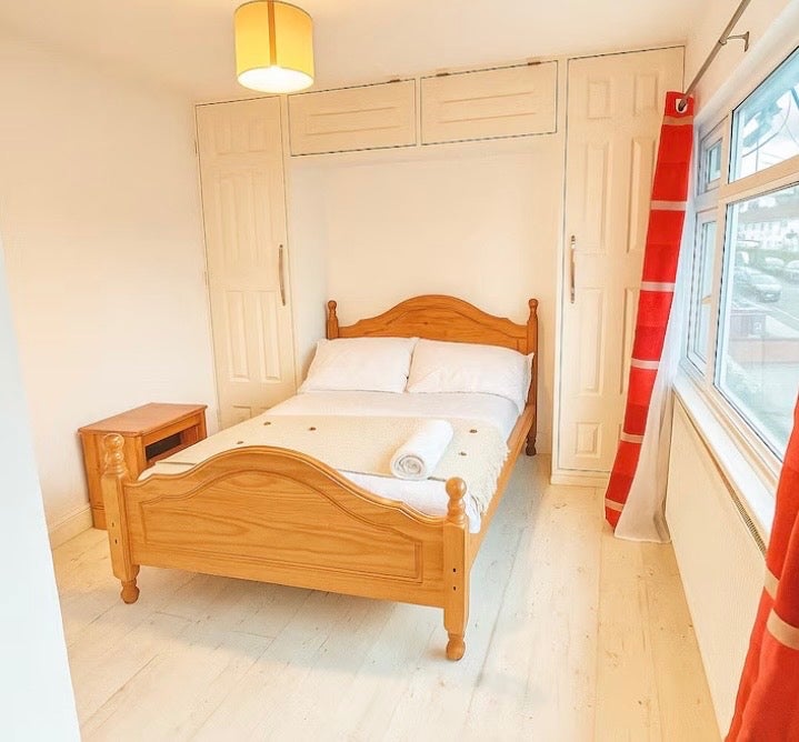 House to rent Hyde Crescent, Greater London | rentaroof