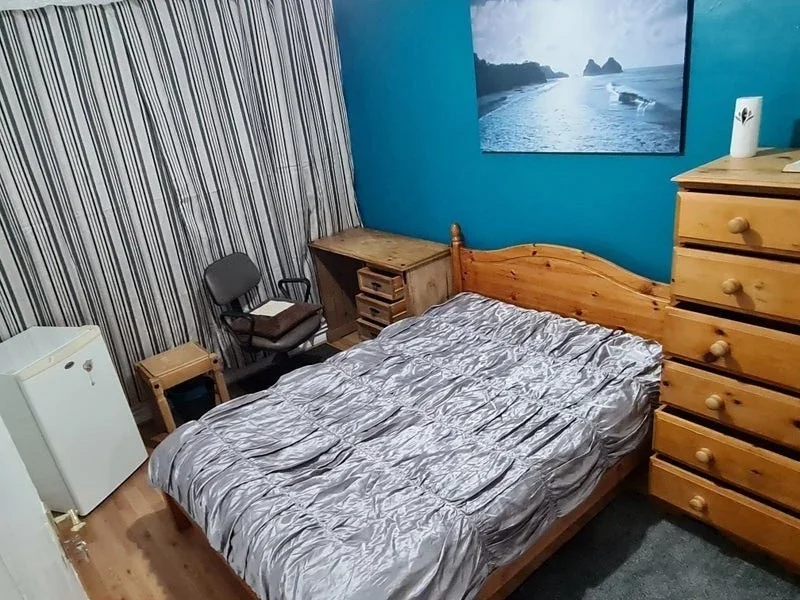 Flat to rent Tildesley Road, Greater London | rentaroof