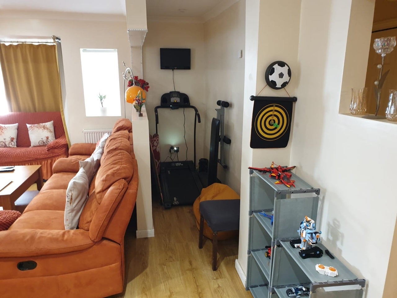 Flat to rent Mayswood Gardens, Greater London | rentaroof