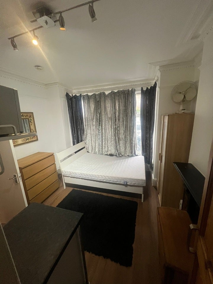Flat to rent Mill Hill Road, Greater London | rentaroof
