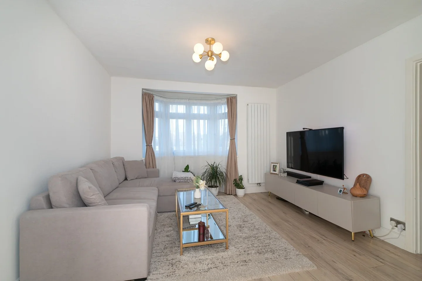 Flat to rent Archibald Road, Greater London | rentaroof