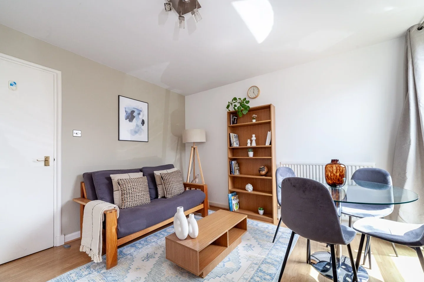 Flat to rent Asher Way, Greater London | rentaroof