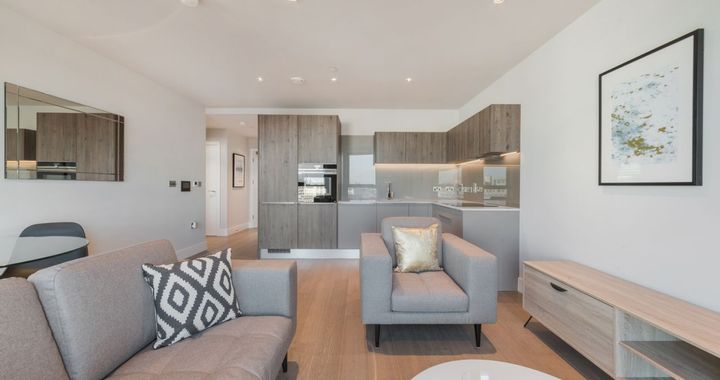 Flat to rent Deeley Road, Greater London | rentaroof