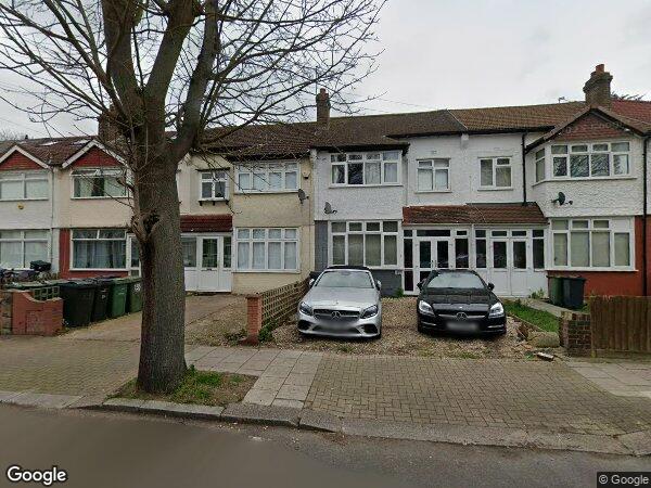Flat to rent Glenister Park Road, Greater London | rentaroof