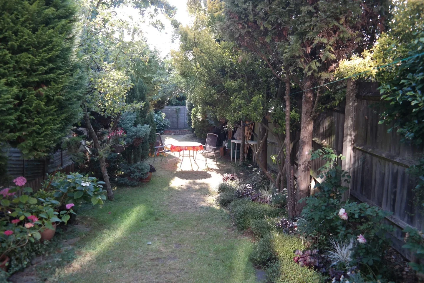 Flat to rent Hillfield Avenue, Greater London | rentaroof