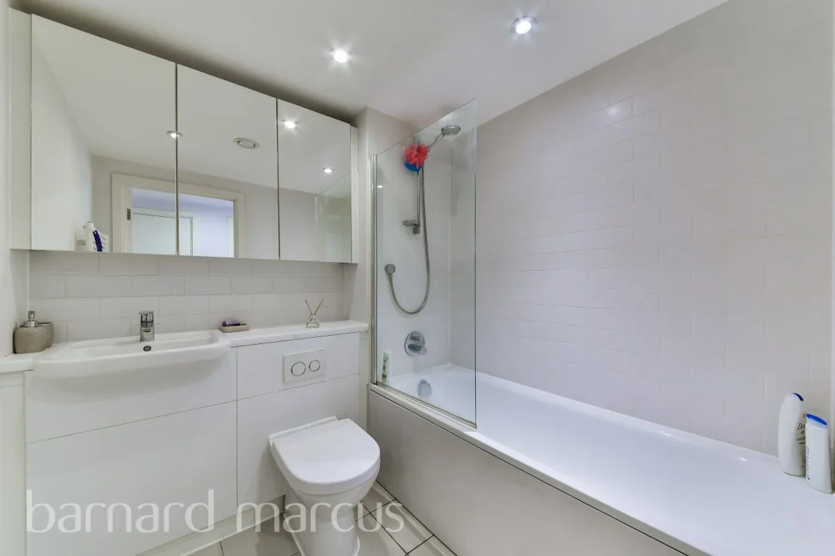 Flat to rent Chester Road, Greater London | rentaroof