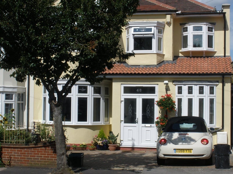 House to rent Fowey Avenue, Greater London | rentaroof