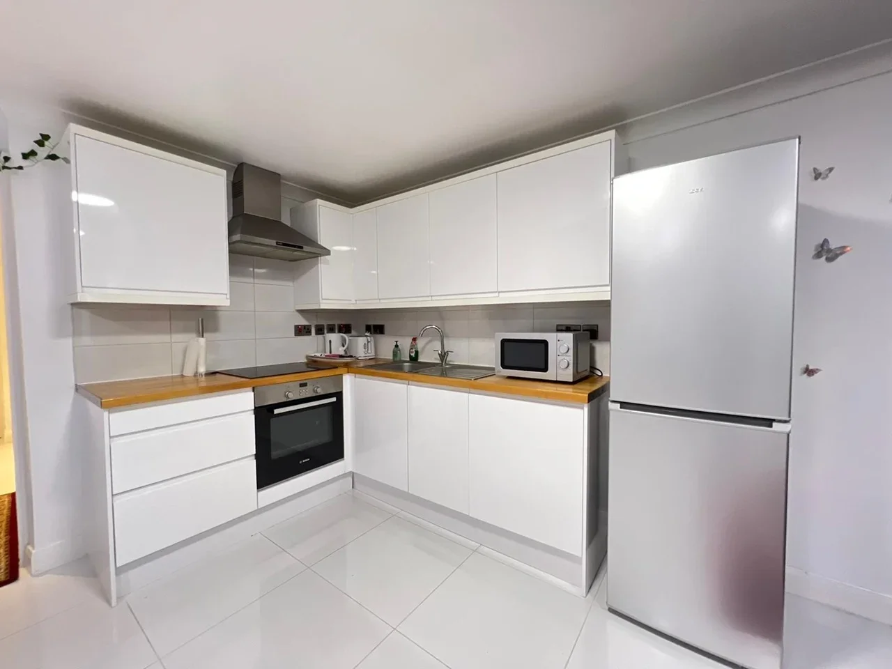 Flat to rent Lampton Road, Greater London | rentaroof