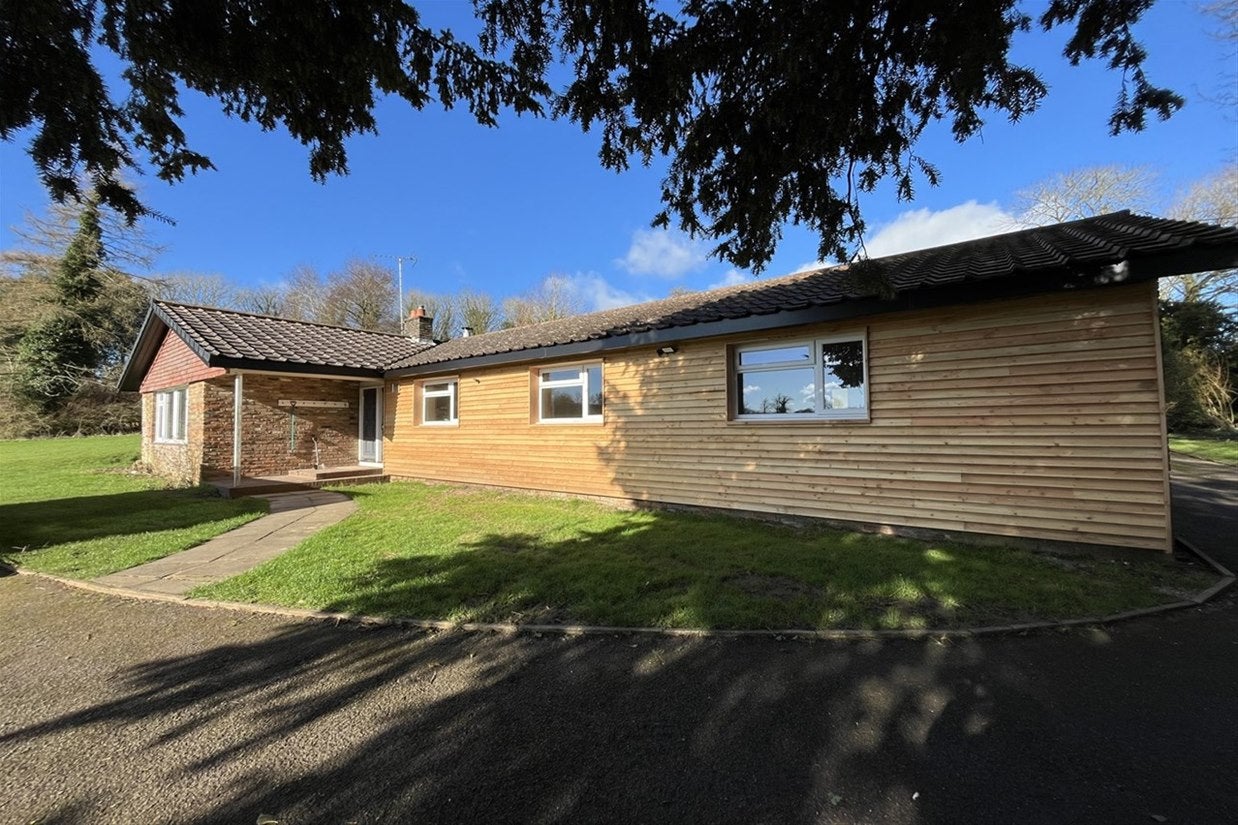 House to rent Farleigh Road, Basingstoke and Deane | rentaroof