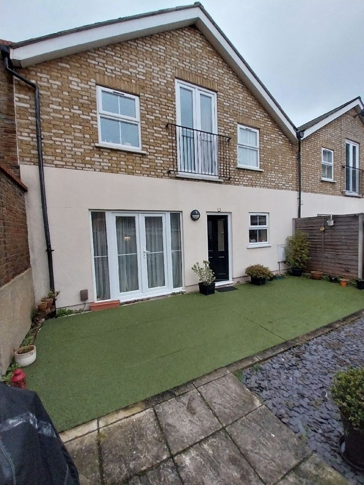 House to rent West Street, Greater London | rentaroof