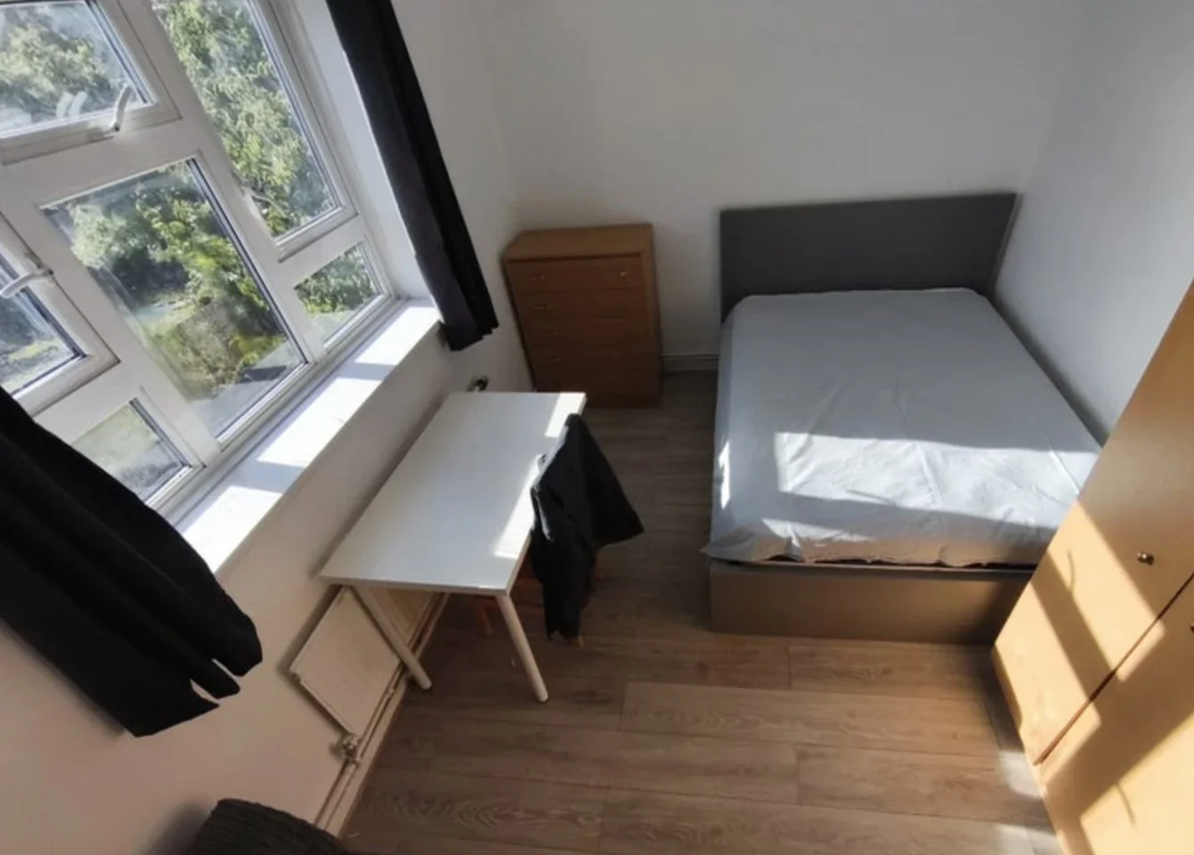 Flat to rent Elthorne Road, Greater London | rentaroof