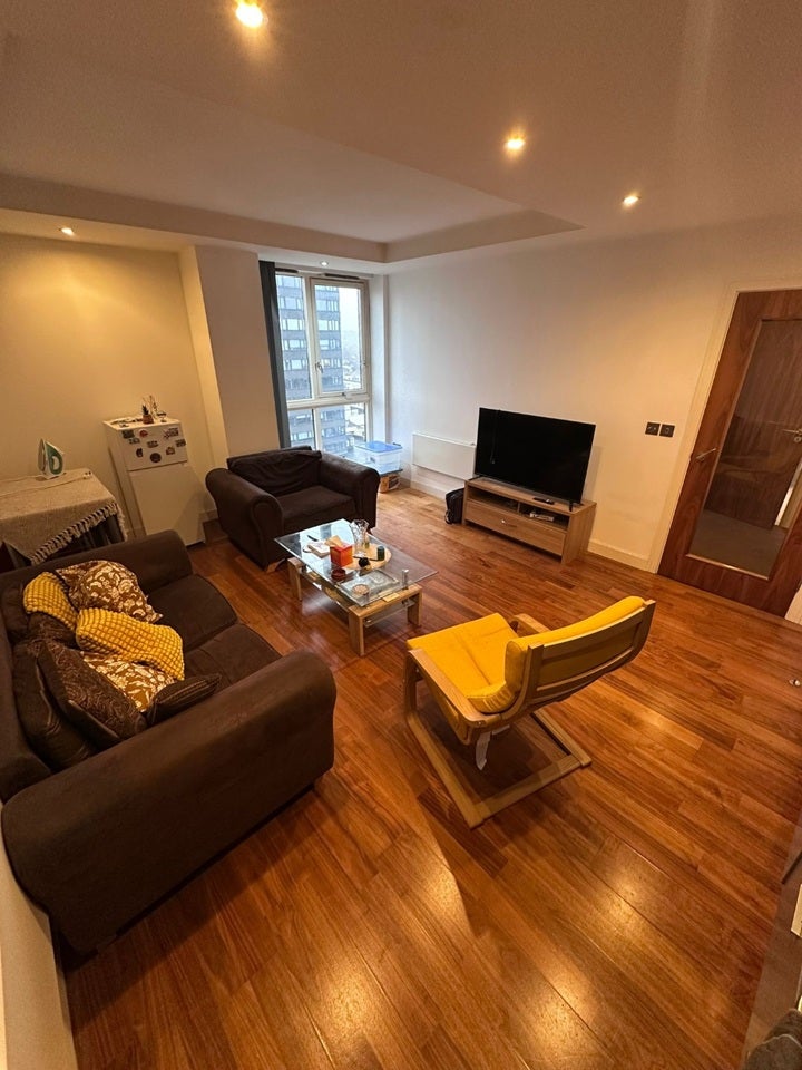 Flat to rent Newport Road, Cardiff | rentaroof
