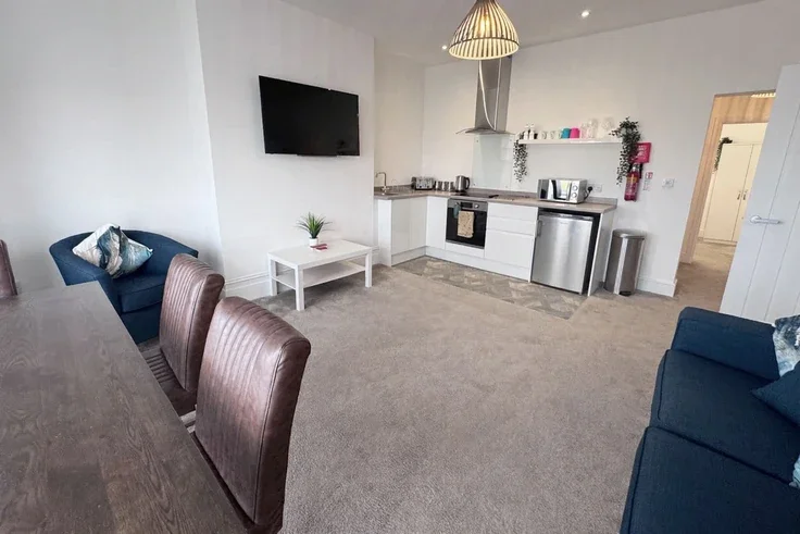 Flat to rent The Esplanade, Borough of Wyre | rentaroof