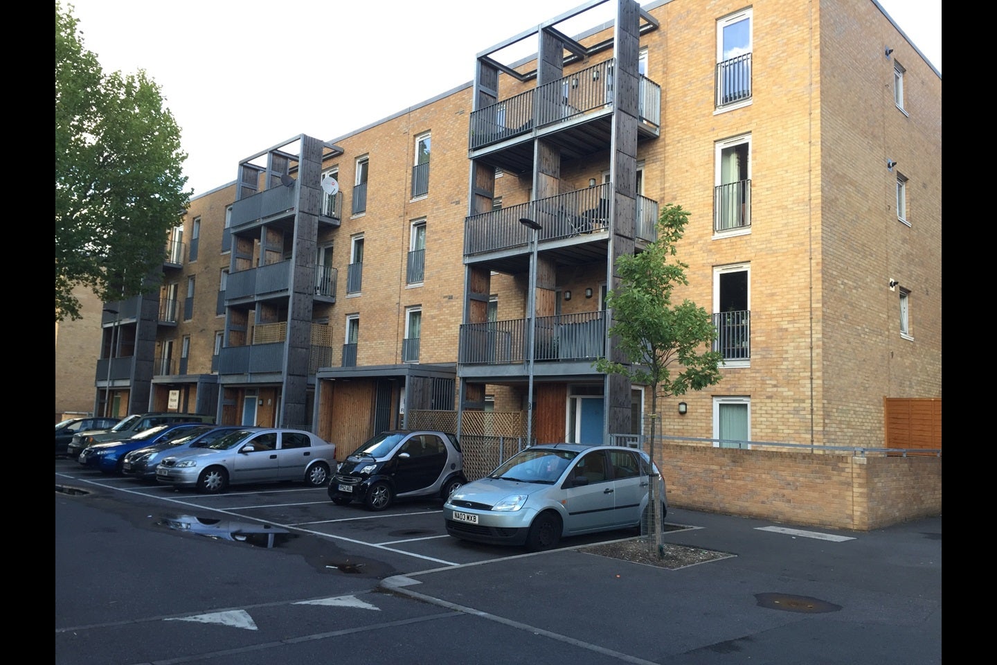 Flat to rent Walton Road, Greater London | rentaroof