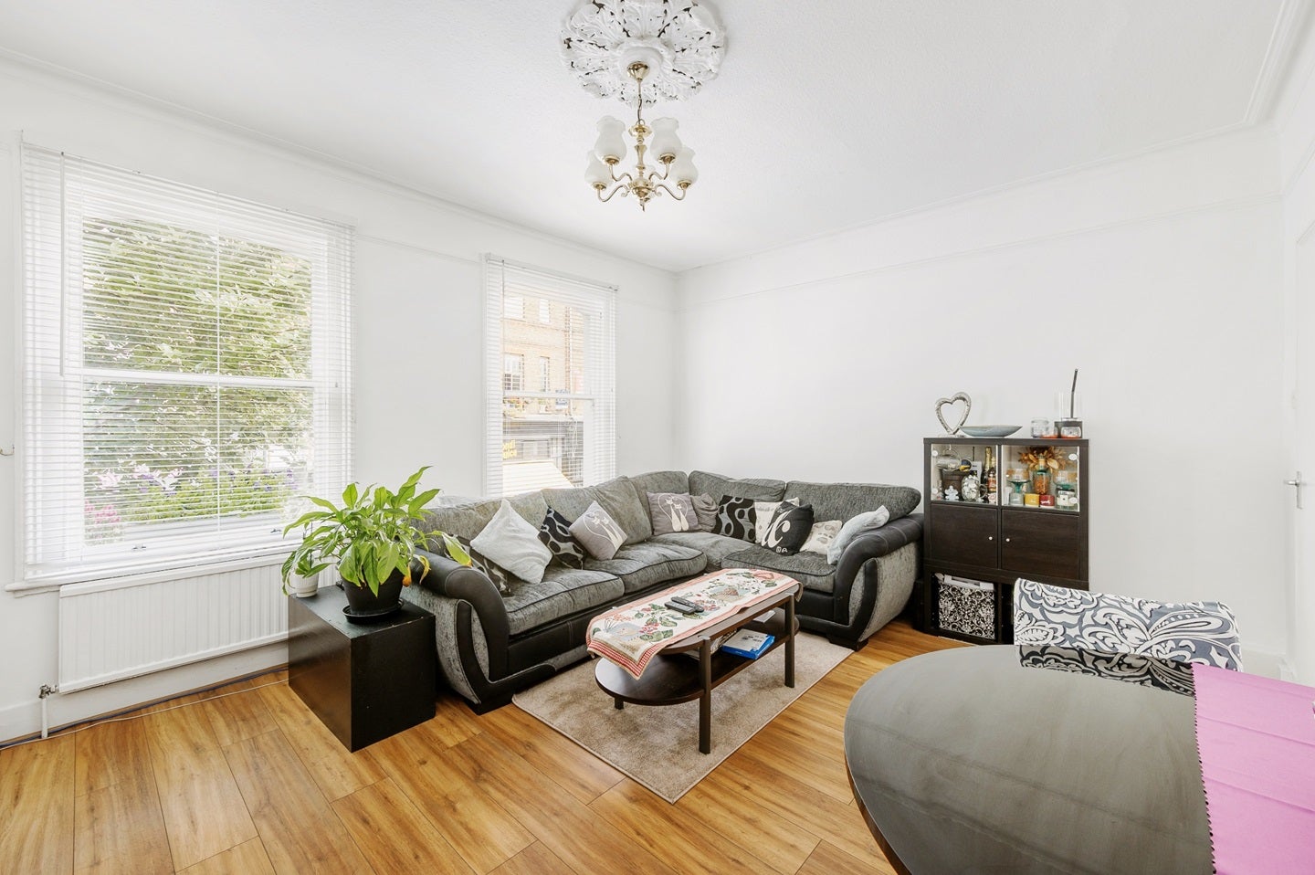 Flat to rent Churchfield Road, Greater London | rentaroof