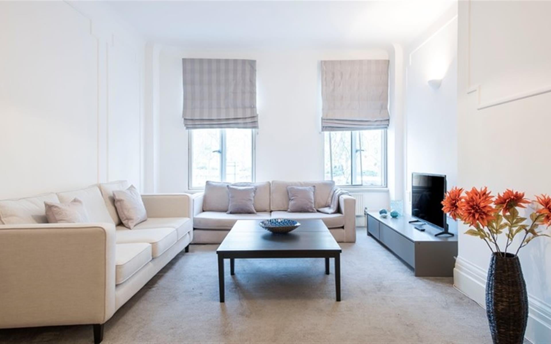 Flat to rent Park Road, City of Westminster | rentaroof