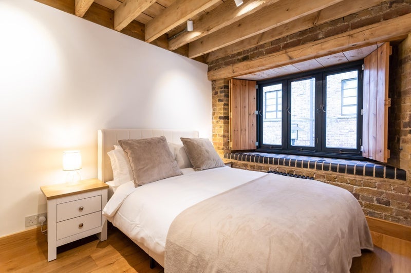 Flat to rent Shad Thames, Greater London | rentaroof