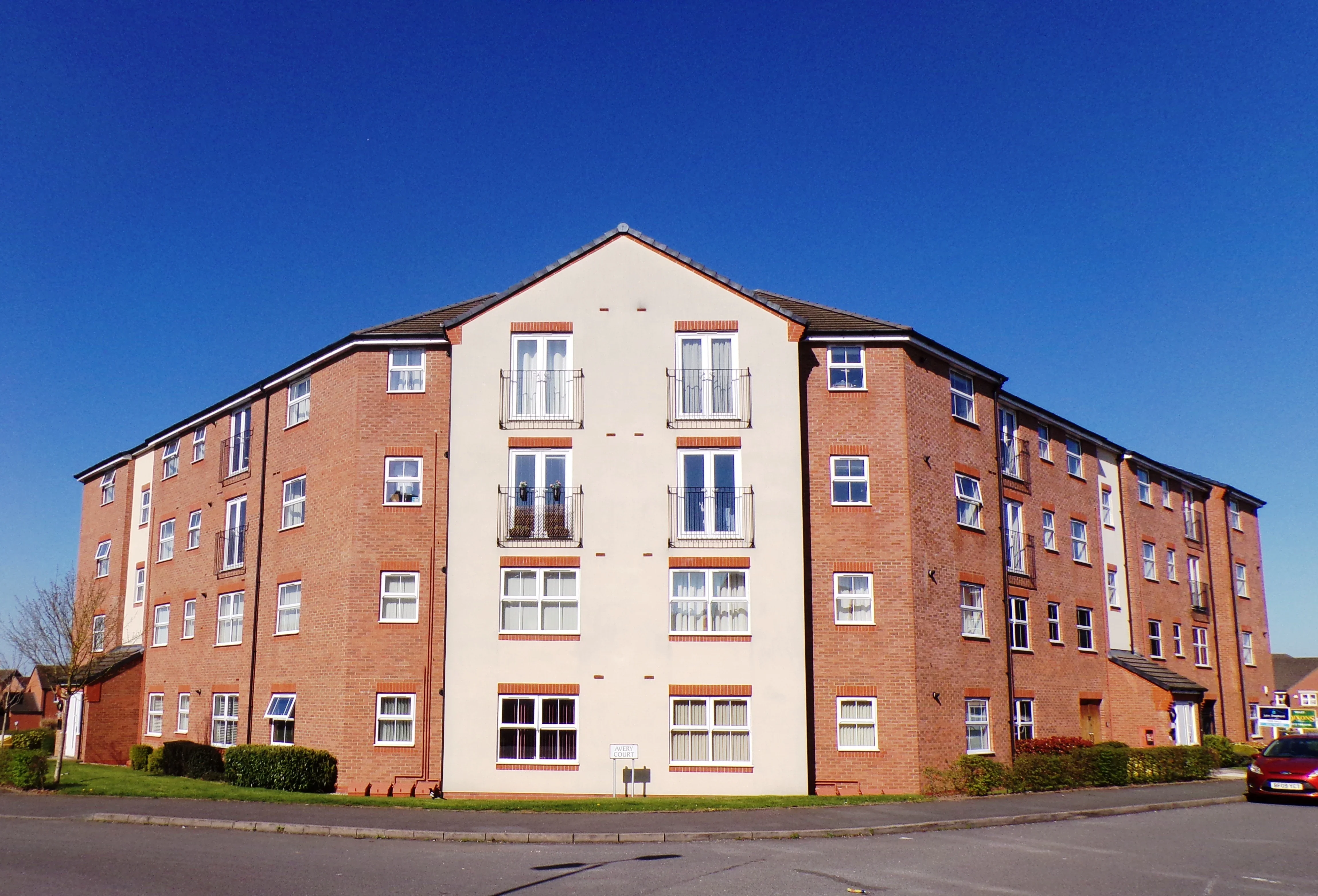 Flat to rent Wharf Lane, Metropolitan Borough of Solihull | rentaroof