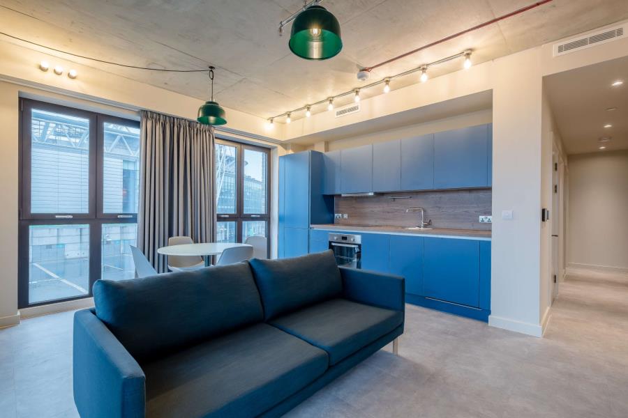 Flat to rent Atlantic Crescent, Greater London | rentaroof