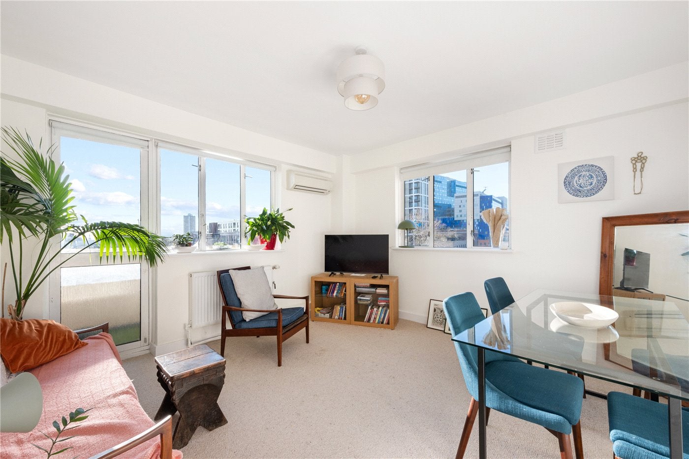 Flat to rent Sidney Street, Greater London | rentaroof