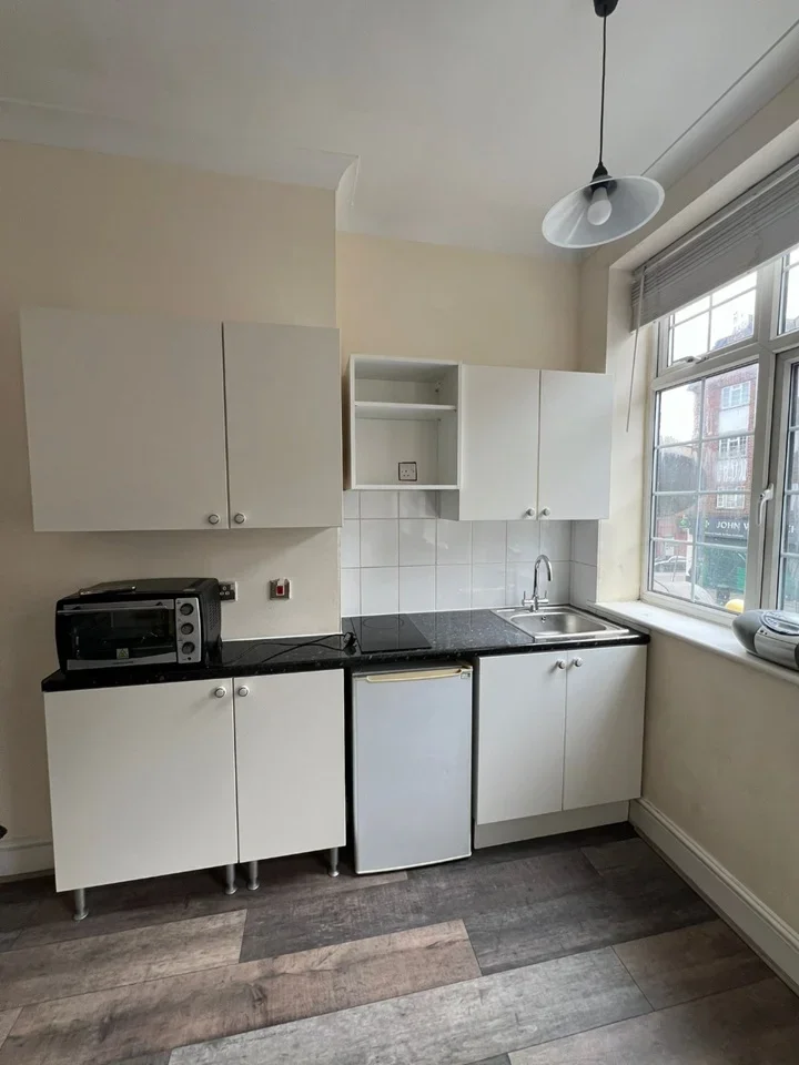 Flat to rent Alderton Way, Greater London | rentaroof